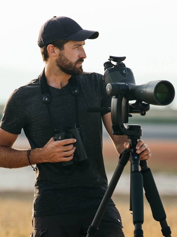 Recenze: Leander Khil: Příručka k pozorování ptáků • Česká společnost ...